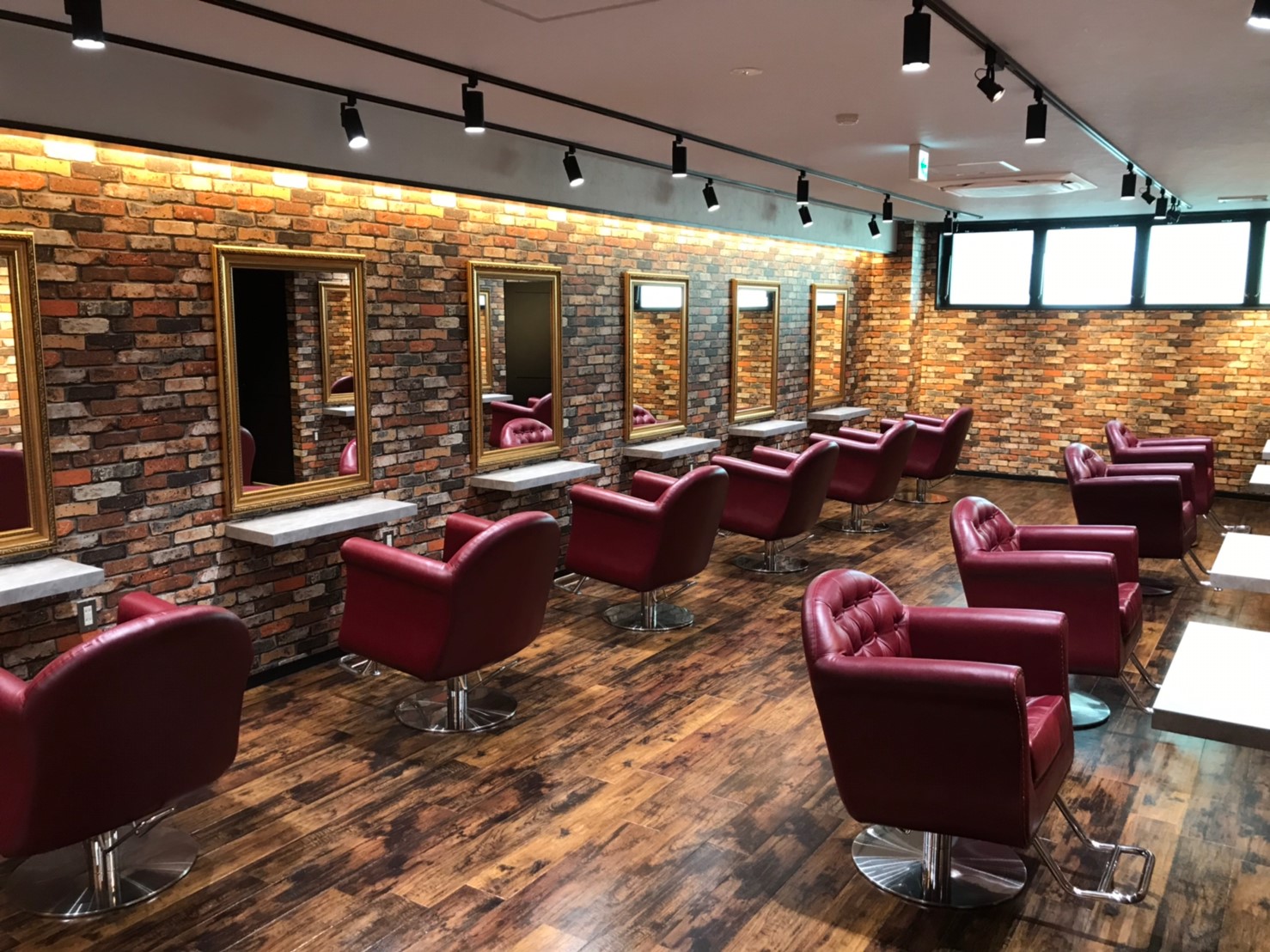 RAYGLOW by HEADLIGHT ひたちなか店 | 【公式】HEADLIGHT（ヘッドライト）グループ 求人サイト | 美容師・募集 ...